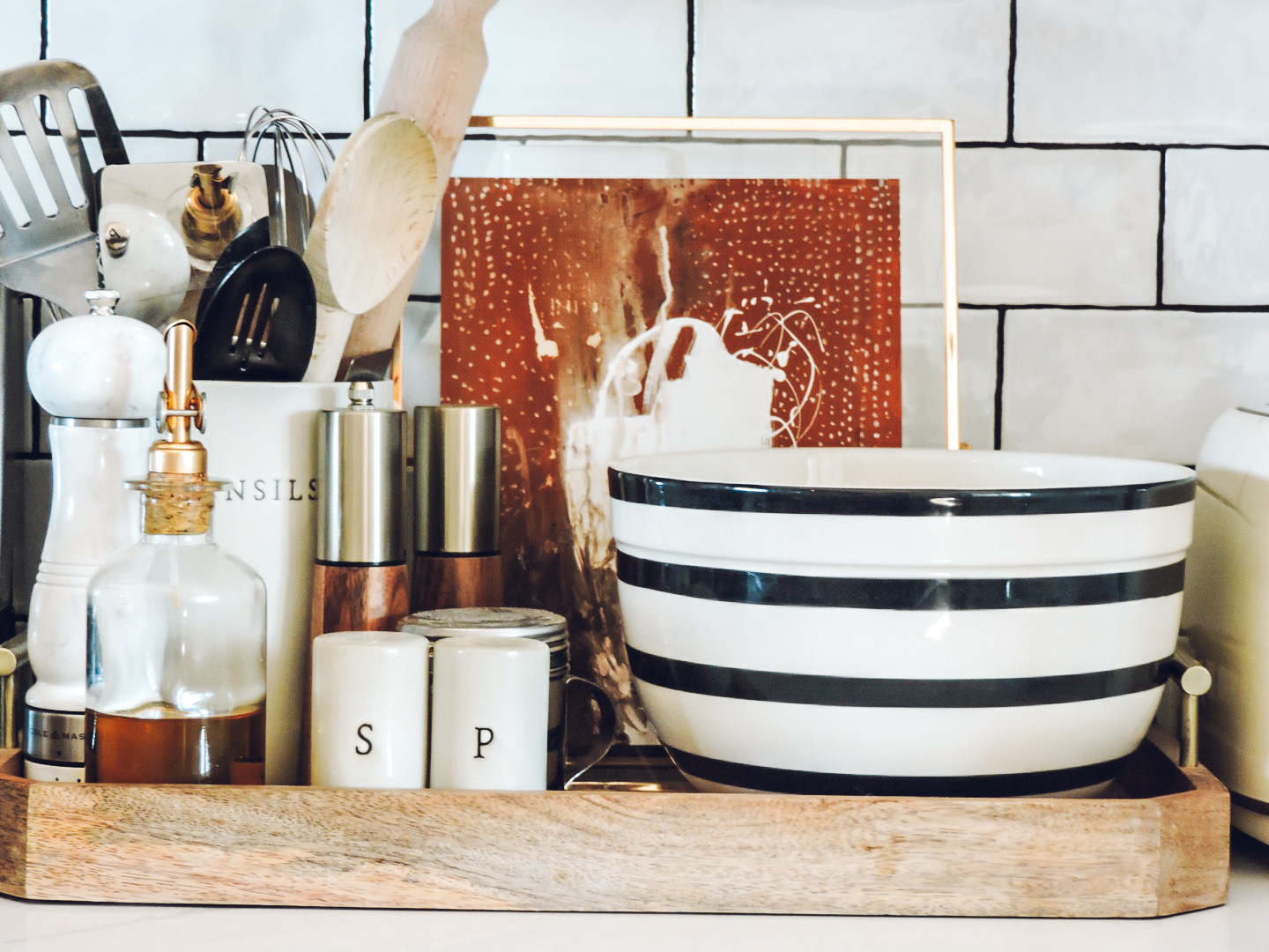 Decorating Kitchen Countertops with Everyday Items - Berry Berry Quite ...