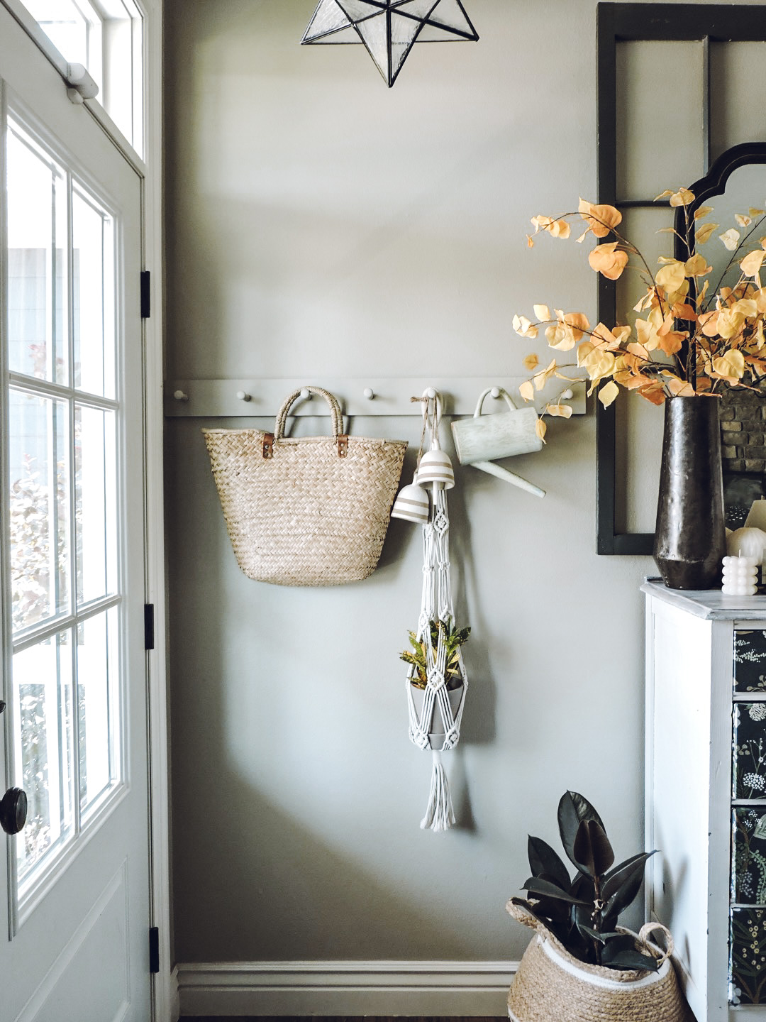 Small Entryway Peg Rail & New Moravian Star Light - Berry Berry Quite ...