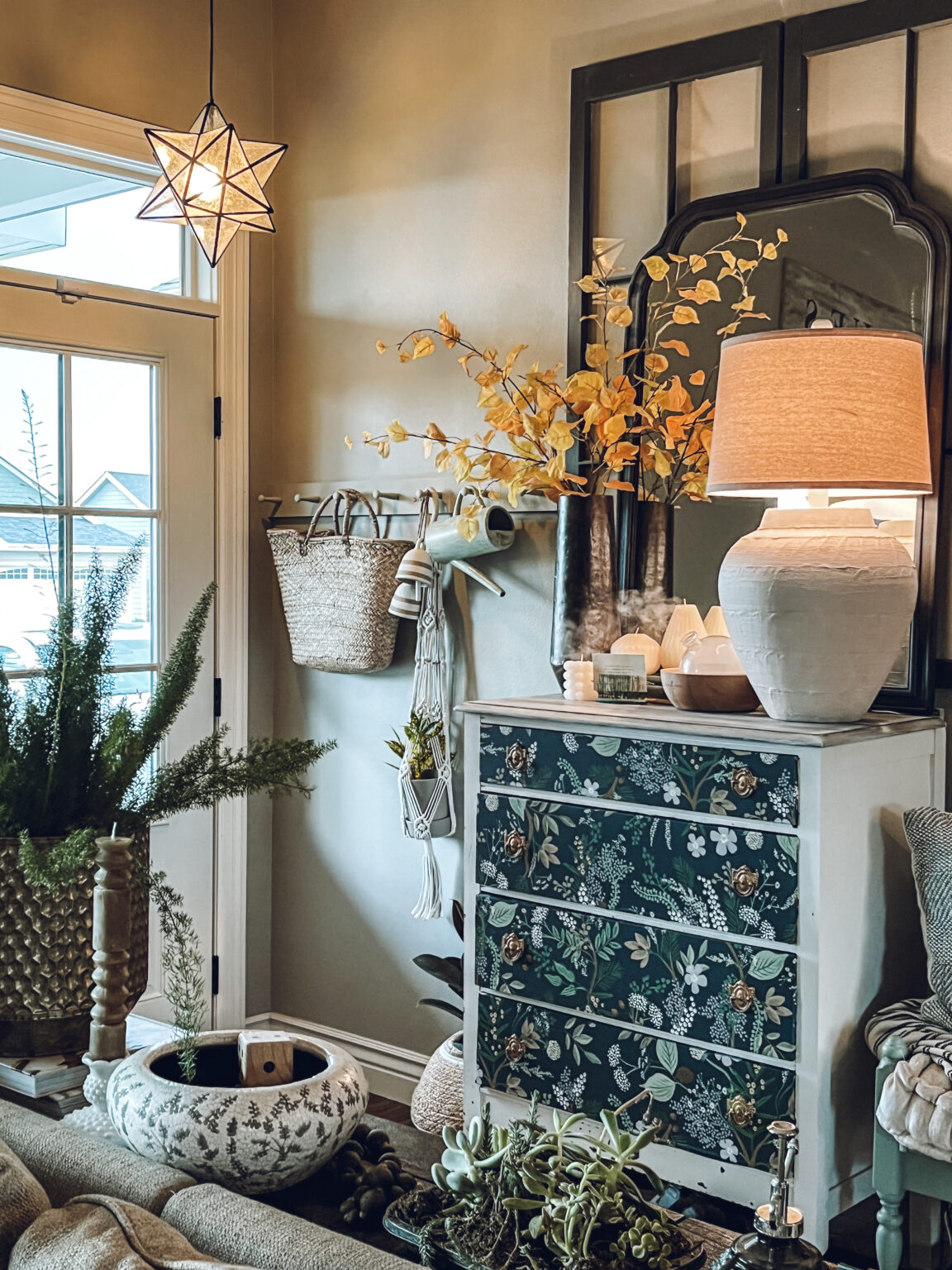 Small Entryway Peg Rail & New Moravian Star Light - Berry Berry Quite ...