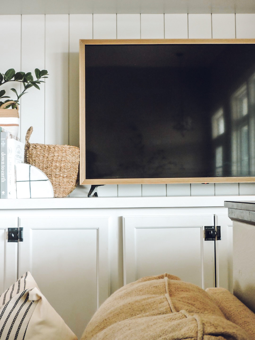 DIY Frame TV With No Power Tools Needed - Berry Berry Quite Contrary