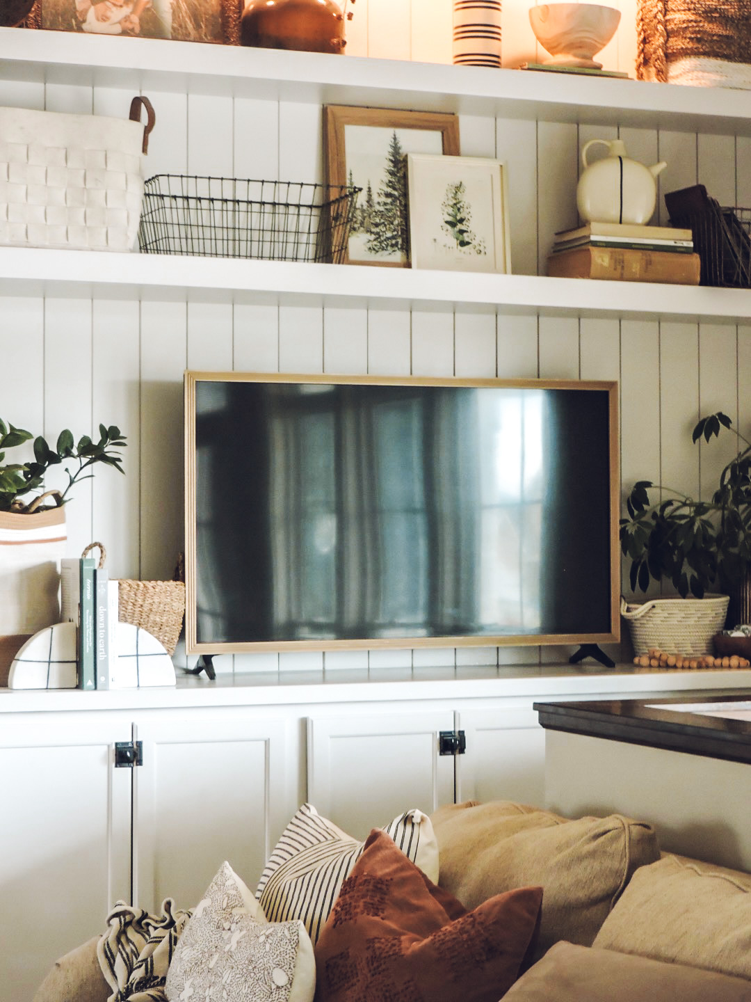 DIY Frame TV With No Power Tools Needed - Berry Berry Quite Contrary