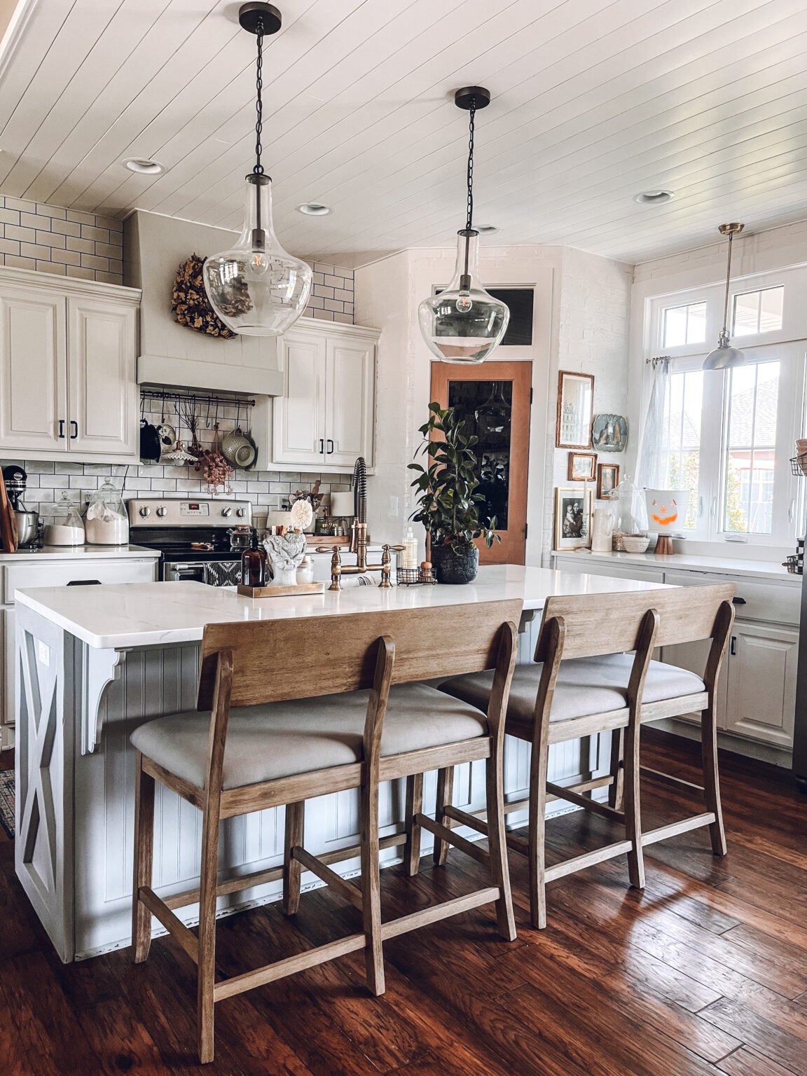 Bench Seating at Kitchen Island - Berry Berry Quite Contrary