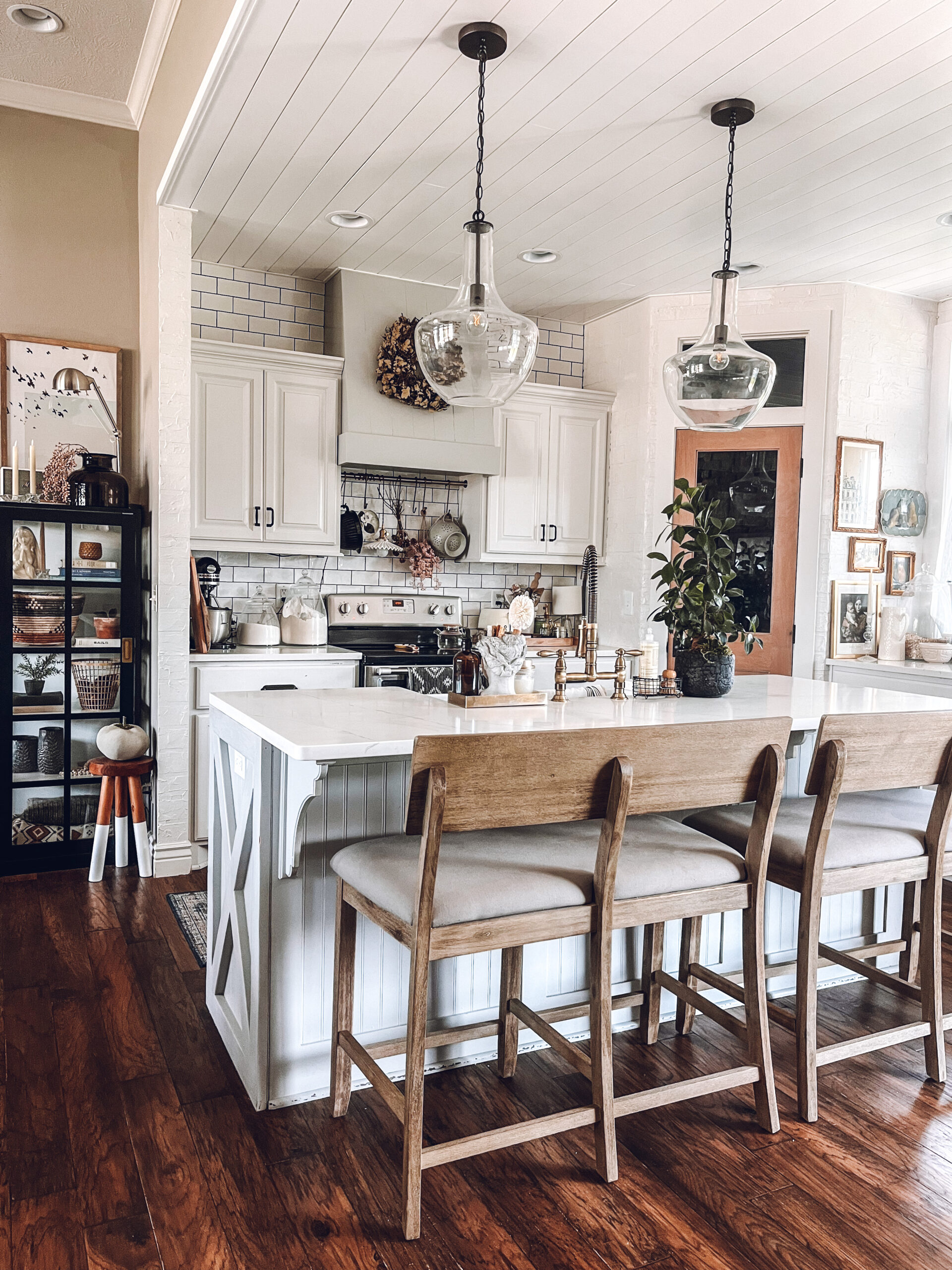Bench Seating at Kitchen Island - Berry Berry Quite Contrary